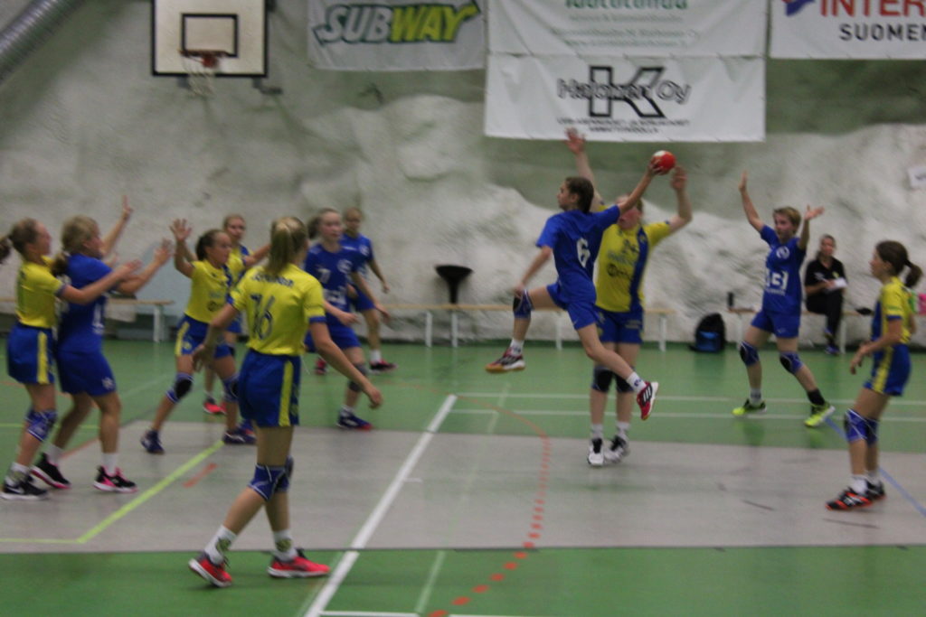 D-tyttöjen kauden alku, 3 peliä takana - Atlas Handball